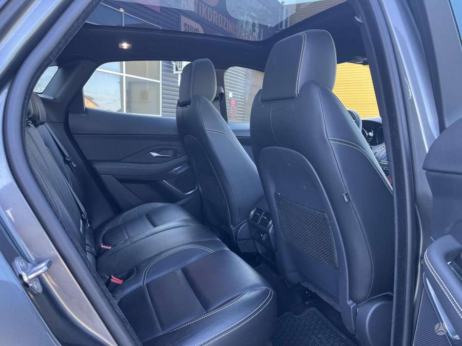 Pelēks Jaguar E-Pace 2018 Tauragė, ar dzinēja tilpumu 2.00 L un nobraukumu 123 tūkst. km par 12000 €, foto 15 vietnē AUTOMOTO.COM.LV