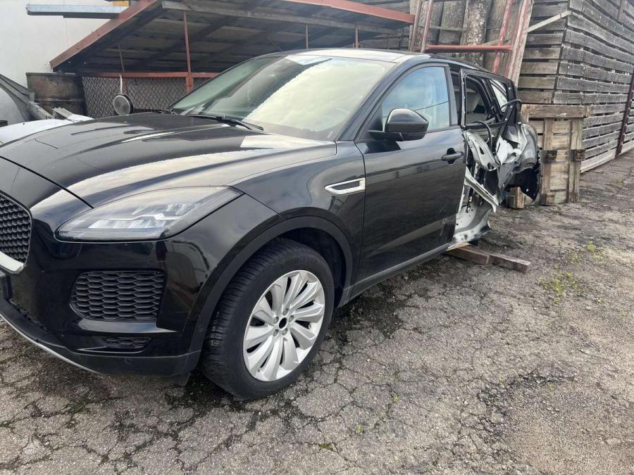 Pelēks Jaguar E-Pace 2018 Panevēža, ar dzinēja tilpumu 2.00 L un nobraukumu 112 tūkst. km par 6200 €, foto 3 vietnē AUTOMOTO.COM.LV