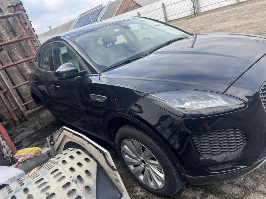 Pelēks Jaguar E-Pace 2018 Panevēža, ar dzinēja tilpumu 2.00 L un nobraukumu 112 tūkst. km par 6200 €, foto 4 vietnē AUTOMOTO.COM.LV