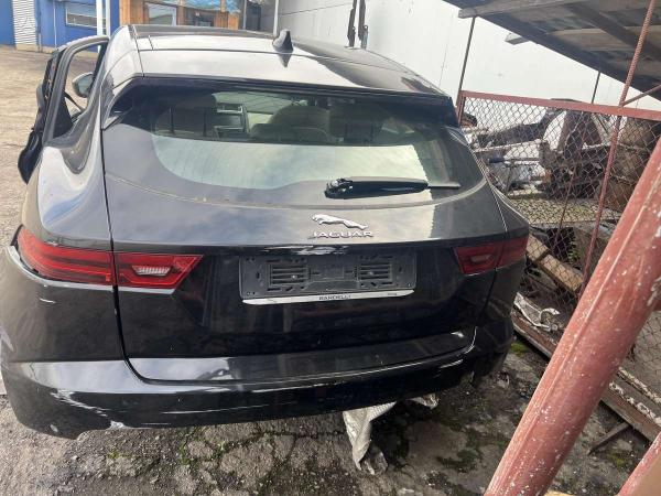 Pelēks Jaguar E-Pace 2018 Panevēža, ar dzinēja tilpumu 2.00 L un nobraukumu 112 tūkst. km par 6200 €, foto 4 vietnē AUTOMOTO.COM.LV