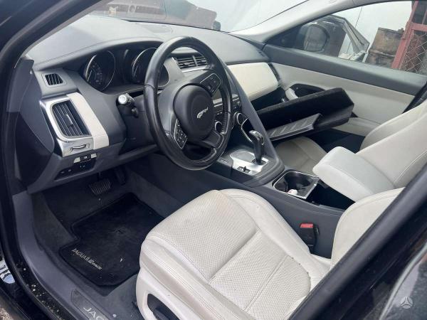 Pelēks Jaguar E-Pace 2018 Panevēža, ar dzinēja tilpumu 2.00 L un nobraukumu 112 tūkst. km par 6200 €, foto 6 vietnē AUTOMOTO.COM.LV