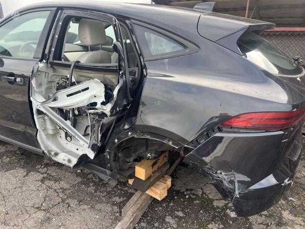 Pelēks Jaguar E-Pace 2018 Panevēža, ar dzinēja tilpumu 2.00 L un nobraukumu 112 tūkst. km par 6200 €, foto 8 vietnē AUTOMOTO.COM.LV