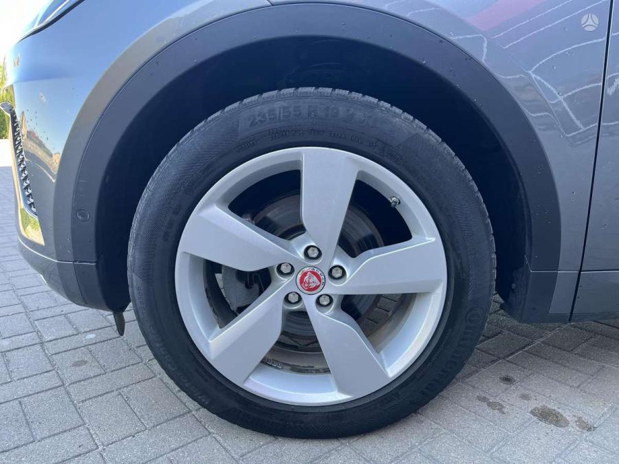 Pelēks Jaguar E-Pace 2018 Tauragė, ar dzinēja tilpumu 2.00 L un nobraukumu 123 tūkst. km par 11800 €, foto 13 vietnē AUTOMOTO.COM.LV