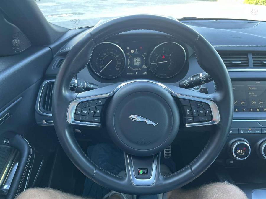 Pelēks Jaguar E-Pace 2018 Tauragė, ar dzinēja tilpumu 2.00 L un nobraukumu 123 tūkst. km par 11800 €, foto 25 vietnē AUTOMOTO.COM.LV