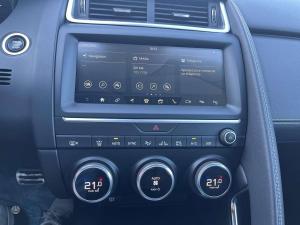 Pelēks Jaguar E-Pace 2018 Tauragė, ar dzinēja tilpumu 2.00 L un nobraukumu 123 tūkst. km par 11800 €, foto 26 vietnē AUTOMOTO.COM.LV