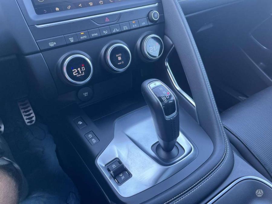Pelēks Jaguar E-Pace 2018 Tauragė, ar dzinēja tilpumu 2.00 L un nobraukumu 123 tūkst. km par 11800 €, foto 27 vietnē AUTOMOTO.COM.LV