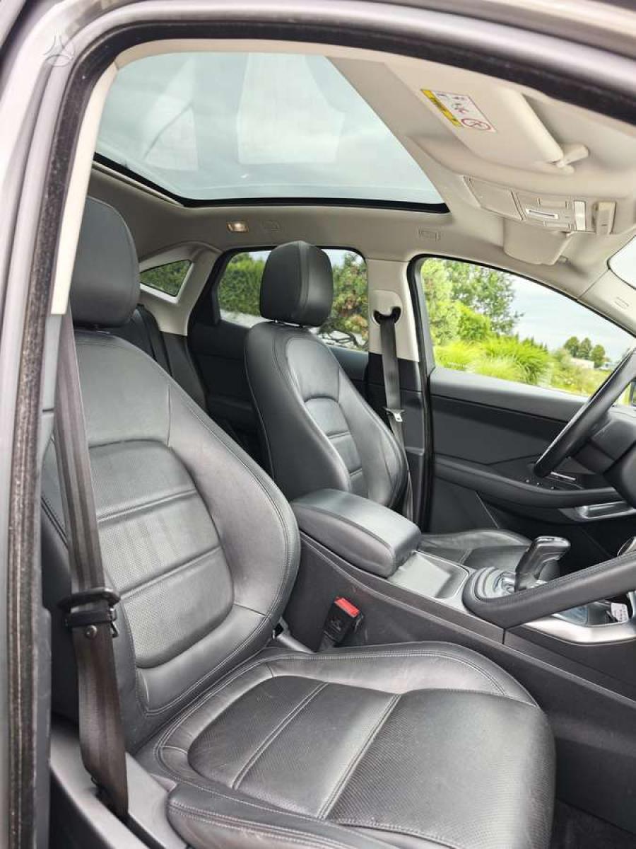 Pelēks Jaguar E-Pace 2018 Tauragė, ar dzinēja tilpumu 2.00 L un nobraukumu 199 tūkst. km par 10900 €, foto 13 vietnē AUTOMOTO.COM.LV