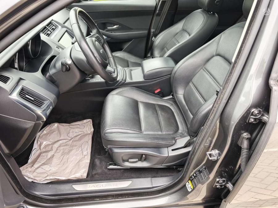 Pelēks Jaguar E-Pace 2018 Tauragė, ar dzinēja tilpumu 2.00 L un nobraukumu 199 tūkst. km par 10900 €, foto 15 vietnē AUTOMOTO.COM.LV