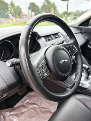 Pelēks Jaguar E-Pace 2018 Tauragė, ar dzinēja tilpumu 2.00 L un nobraukumu 199 tūkst. km par 10900 €, foto 16 vietnē AUTOMOTO.COM.LV