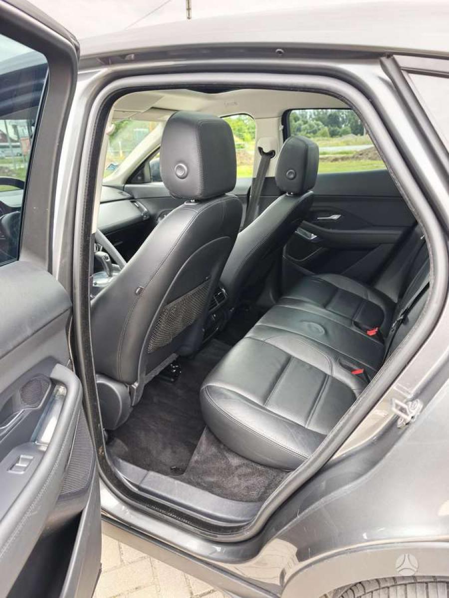 Pelēks Jaguar E-Pace 2018 Tauragė, ar dzinēja tilpumu 2.00 L un nobraukumu 199 tūkst. km par 10900 €, foto 18 vietnē AUTOMOTO.COM.LV