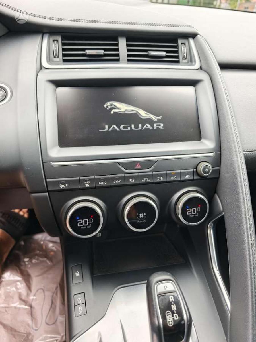 Pelēks Jaguar E-Pace 2018 Tauragė, ar dzinēja tilpumu 2.00 L un nobraukumu 199 tūkst. km par 10900 €, foto 22 vietnē AUTOMOTO.COM.LV