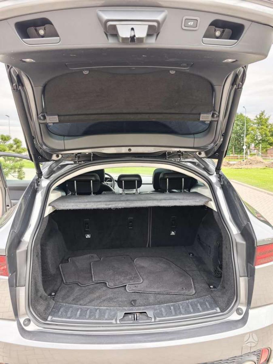 Pelēks Jaguar E-Pace 2018 Tauragė, ar dzinēja tilpumu 2.00 L un nobraukumu 199 tūkst. km par 10900 €, foto 24 vietnē AUTOMOTO.COM.LV