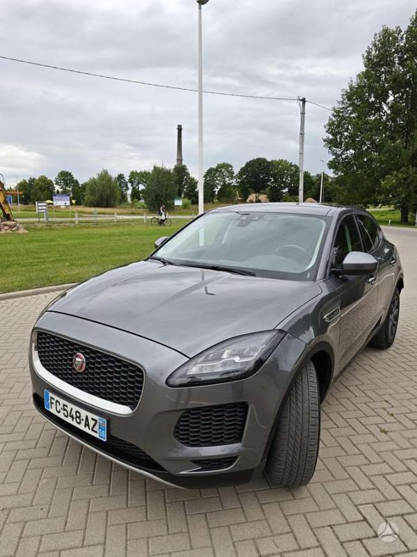 Grey Jaguar E-Pace 2018 in Taurage, with an engine capacity of 2.00 L and mileage of 199 thousand km for 10900 €, photo 4 on AUTOMOTO.COM.LV