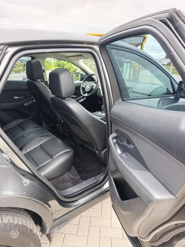 Grey Jaguar E-Pace 2018 in Taurage, with an engine capacity of 2.00 L and mileage of 199 thousand km for 10900 €, photo 9 on AUTOMOTO.COM.LV