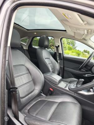Pelēks Jaguar E-Pace 2018 Tauragė, ar dzinēja tilpumu 2.00 L un nobraukumu 199 tūkst. km par 10900 €, foto 13 vietnē AUTOMOTO.COM.LV