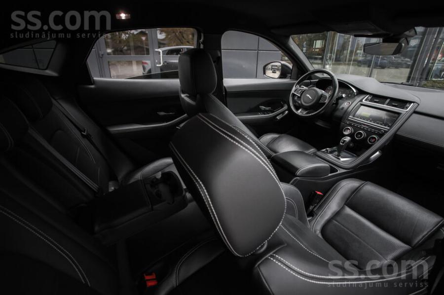 Pelēks Jaguar E-Pace 2019 Jelgava, ar dzinēja tilpumu 2.00 L un nobraukumu 137 tūkst. km par 16999 €, foto 21 vietnē AUTOMOTO.COM.LV