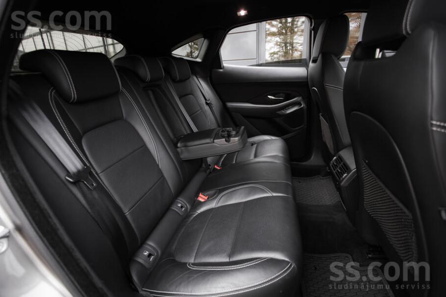 Pelēks Jaguar E-Pace 2019 Jelgava, ar dzinēja tilpumu 2.00 L un nobraukumu 137 tūkst. km par 16999 €, foto 24 vietnē AUTOMOTO.COM.LV