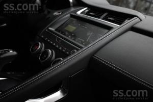 Pelēks Jaguar E-Pace 2019 Jelgava, ar dzinēja tilpumu 2.00 L un nobraukumu 137 tūkst. km par 16999 €, foto 25 vietnē AUTOMOTO.COM.LV