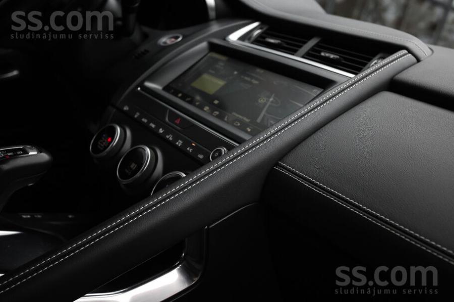 Pelēks Jaguar E-Pace 2019 Jelgava, ar dzinēja tilpumu 2.00 L un nobraukumu 137 tūkst. km par 16999 €, foto 25 vietnē AUTOMOTO.COM.LV
