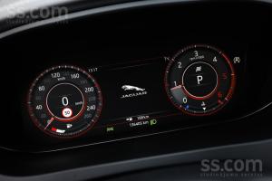 Pelēks Jaguar E-Pace 2019 Jelgava, ar dzinēja tilpumu 2.00 L un nobraukumu 137 tūkst. km par 16999 €, foto 28 vietnē AUTOMOTO.COM.LV