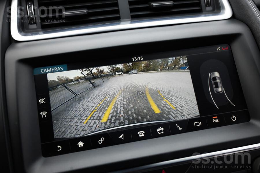 Pelēks Jaguar E-Pace 2019 Jelgava, ar dzinēja tilpumu 2.00 L un nobraukumu 137 tūkst. km par 16999 €, foto 30 vietnē AUTOMOTO.COM.LV