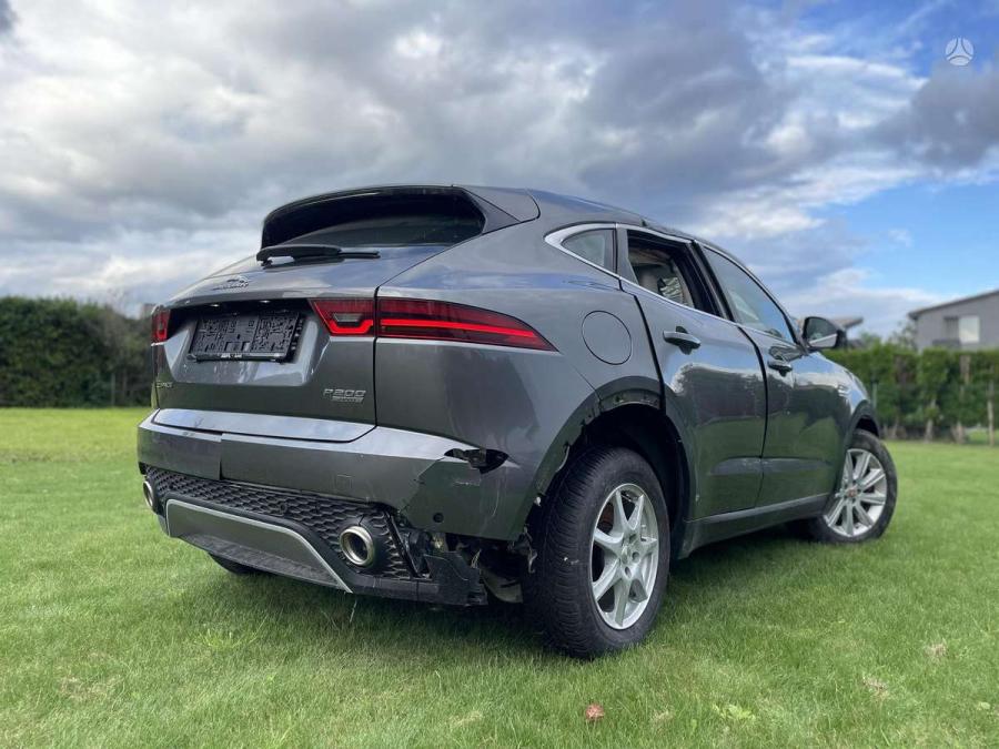 Серый Ягуар E-Pace 2020 в Паневежис, объемом двигателя 2.00 л и пробегом 70 тыс. км за 7300 €, фото 6 на AUTOMOTO.COM.LV
