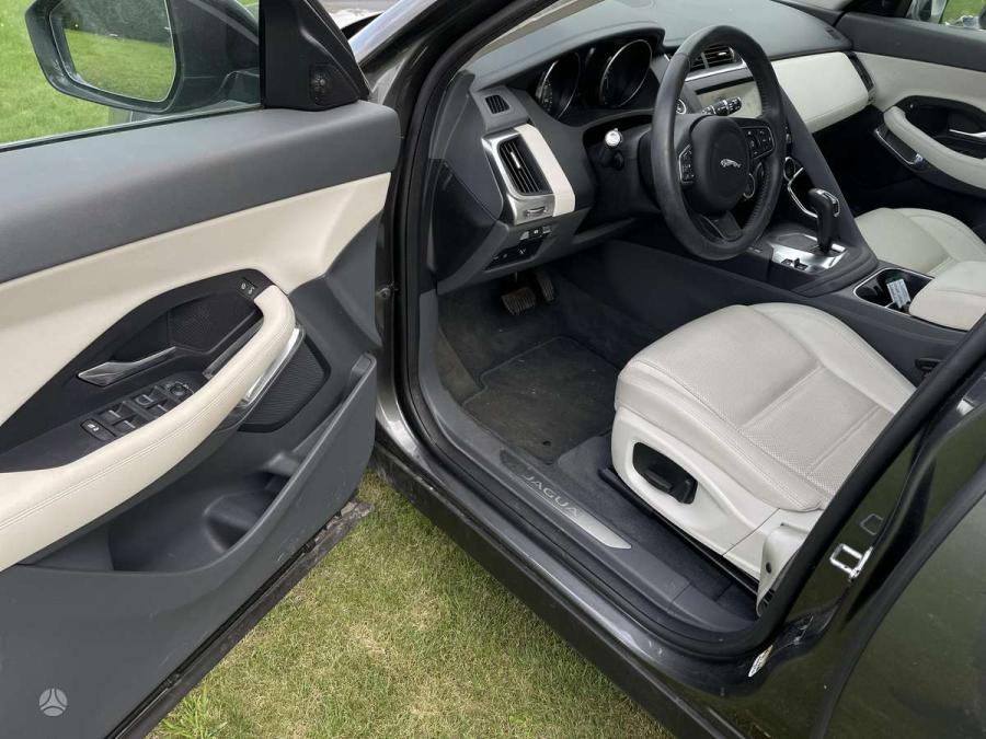 Серый Ягуар E-Pace 2020 в Паневежис, объемом двигателя 2.00 л и пробегом 70 тыс. км за 7300 €, фото 8 на AUTOMOTO.COM.LV