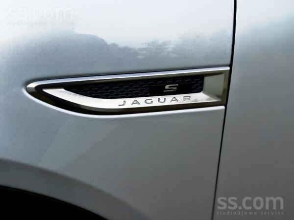 Grey Jaguar E-Pace 2020 in Riga, with an engine capacity of 2.00 L and mileage of 189 thousand km for 14700 €, photo 9 on AUTOMOTO.COM.LV
