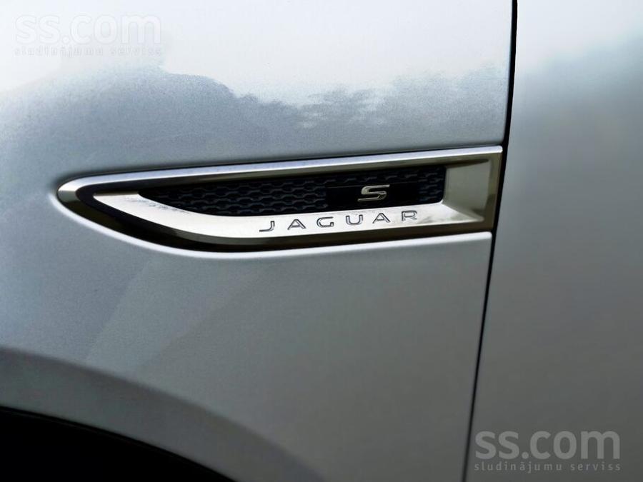 Grey Jaguar E-Pace 2020 in Riga, with an engine capacity of 2.00 L and mileage of 189 thousand km for 14700 €, photo 9 on AUTOMOTO.COM.LV