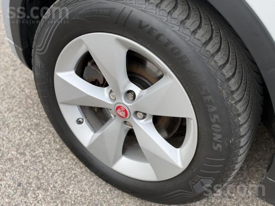 Grey Jaguar E-Pace 2020 in Riga, with an engine capacity of 2.00 L and mileage of 189 thousand km for 14700 €, photo 11 on AUTOMOTO.COM.LV