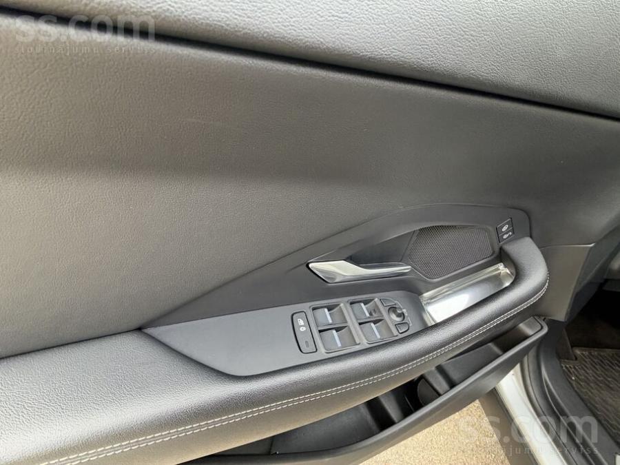 Grey Jaguar E-Pace 2020 in Riga, with an engine capacity of 2.00 L and mileage of 189 thousand km for 14700 €, photo 15 on AUTOMOTO.COM.LV