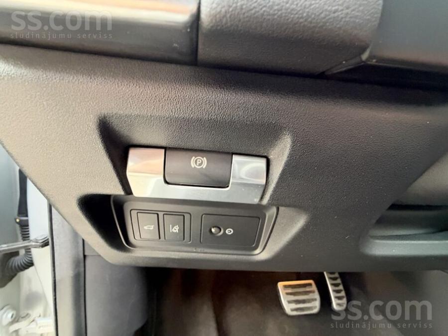 Grey Jaguar E-Pace 2020 in Riga, with an engine capacity of 2.00 L and mileage of 189 thousand km for 14700 €, photo 16 on AUTOMOTO.COM.LV