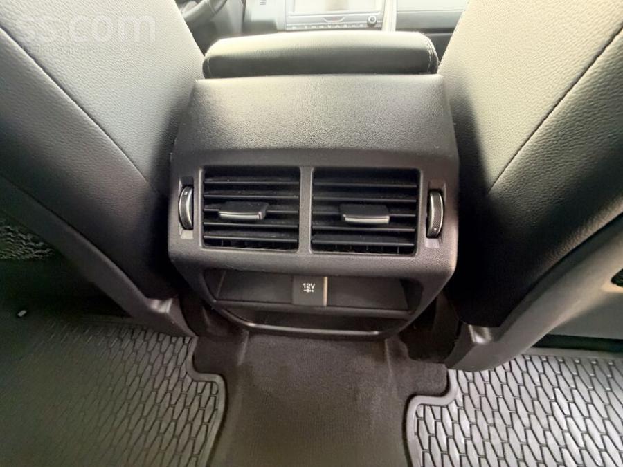 Grey Jaguar E-Pace 2020 in Riga, with an engine capacity of 2.00 L and mileage of 189 thousand km for 14700 €, photo 35 on AUTOMOTO.COM.LV
