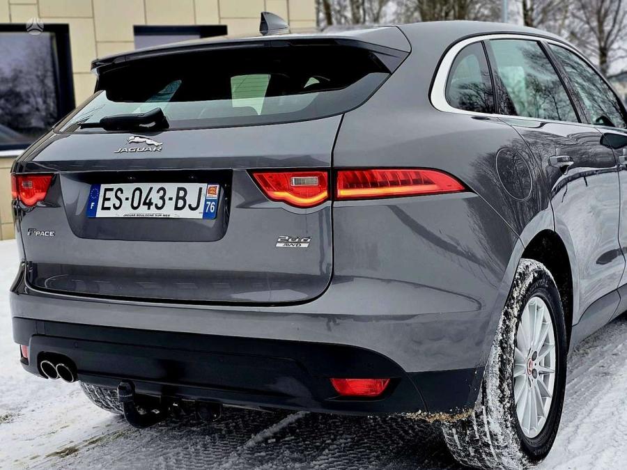 Grey Jaguar E-Pace 2017 in Taurage, with an engine capacity of 2.00 L and mileage of 150 thousand km for 10900 €, photo 12 on AUTOMOTO.COM.LV