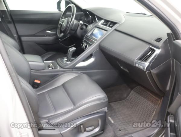 Pelēks Jaguar E-Pace 2018 Tallina, ar dzinēja tilpumu 2.00 L un nobraukumu 131 tūkst. km par 16900 €, foto 10 vietnē AUTOMOTO.COM.LV