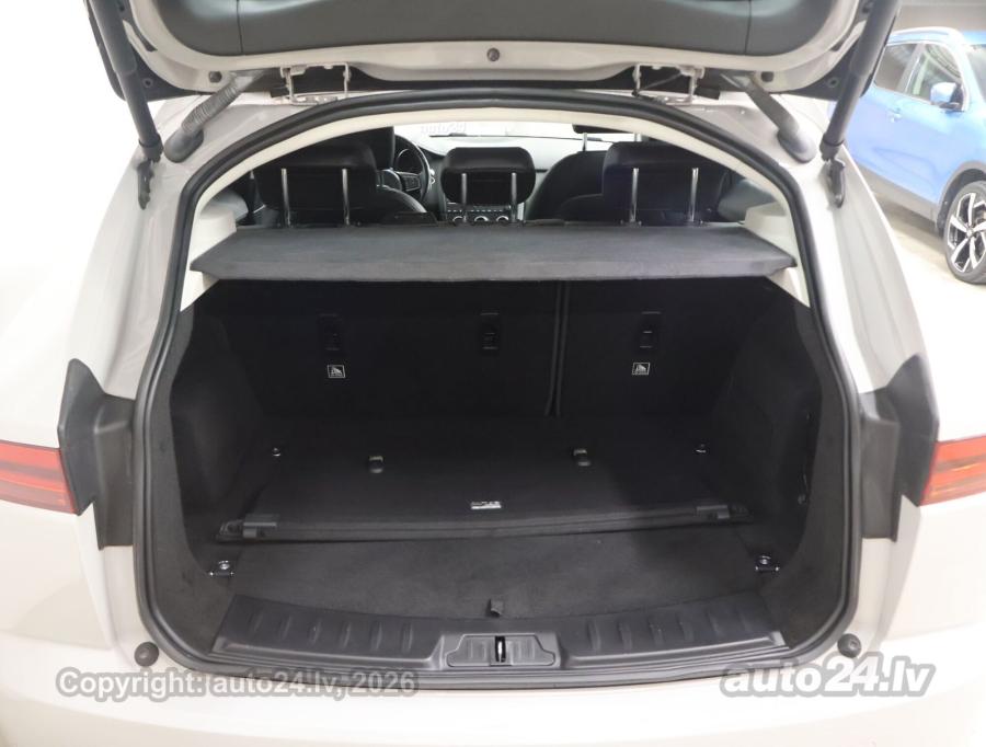 Grey Jaguar E-Pace 2018 in Tallinn, with an engine capacity of 2.00 L and mileage of 131 thousand km for 16900 €, photo 11 on AUTOMOTO.COM.LV
