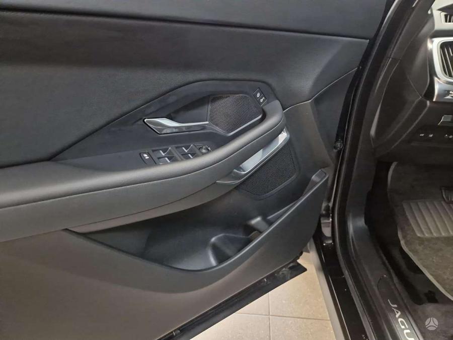 Jaguar E-Pace 2019 Viļņa, ar dzinēja tilpumu 2.00 L un nobraukumu 34 tūkst. km par 17350 €, foto 11 vietnē AUTOMOTO.COM.LV