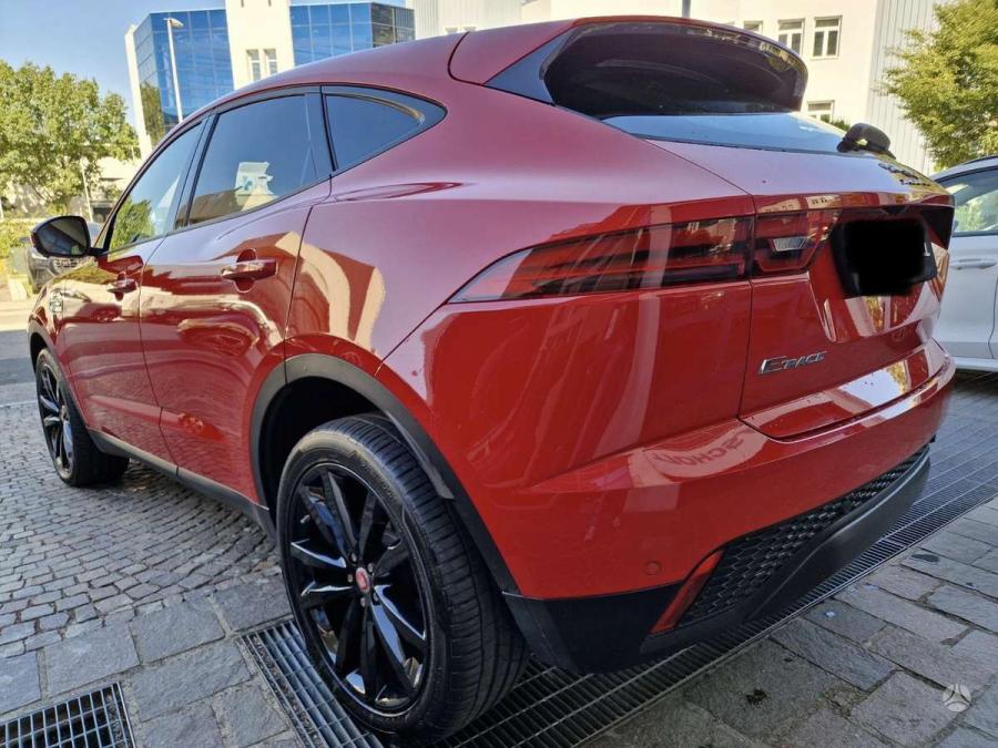 Red Jaguar E-Pace 2019 in Kaunas, with an engine capacity of 2.00 L and mileage of 94 thousand km for 13950 €, photo 3 on AUTOMOTO.COM.LV