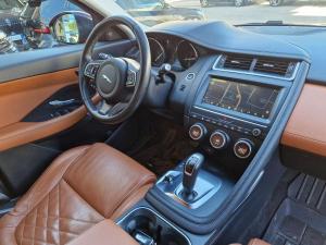 Red Jaguar E-Pace 2019 in Kaunas, with an engine capacity of 2.00 L and mileage of 94 thousand km for 13950 €, photo 9 on AUTOMOTO.COM.LV