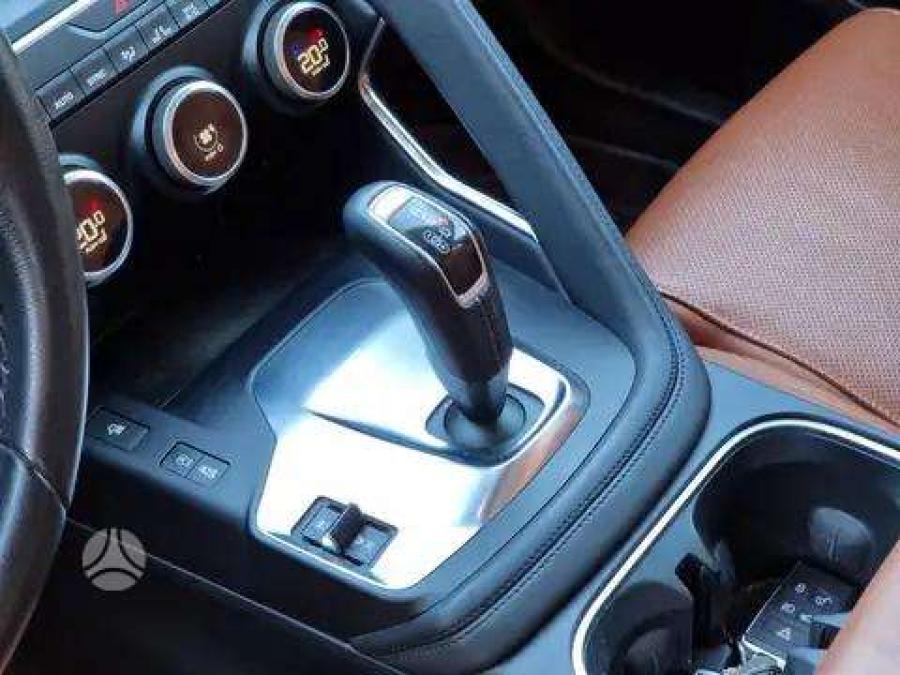 Red Jaguar E-Pace 2019 in Kaunas, with an engine capacity of 2.00 L and mileage of 94 thousand km for 13950 €, photo 17 on AUTOMOTO.COM.LV