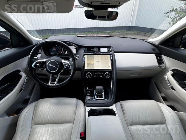 Красный Ягуар E-Pace 2021 в Рига, объемом двигателя 2.00 л и пробегом 65 тыс. км за 35000 €, фото 5 на AUTOMOTO.COM.LV