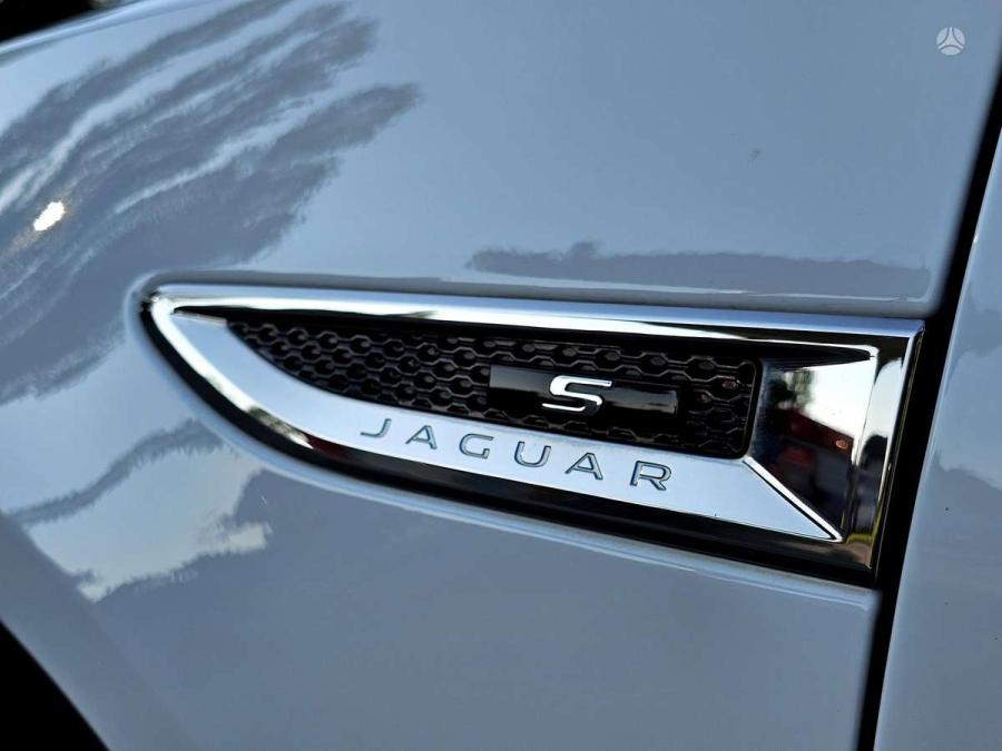 Balts Jaguar E-Pace 2018 Tauragė, ar dzinēja tilpumu 2.00 L un nobraukumu 202 tūkst. km par 12500 €, foto 44 vietnē AUTOMOTO.COM.LV