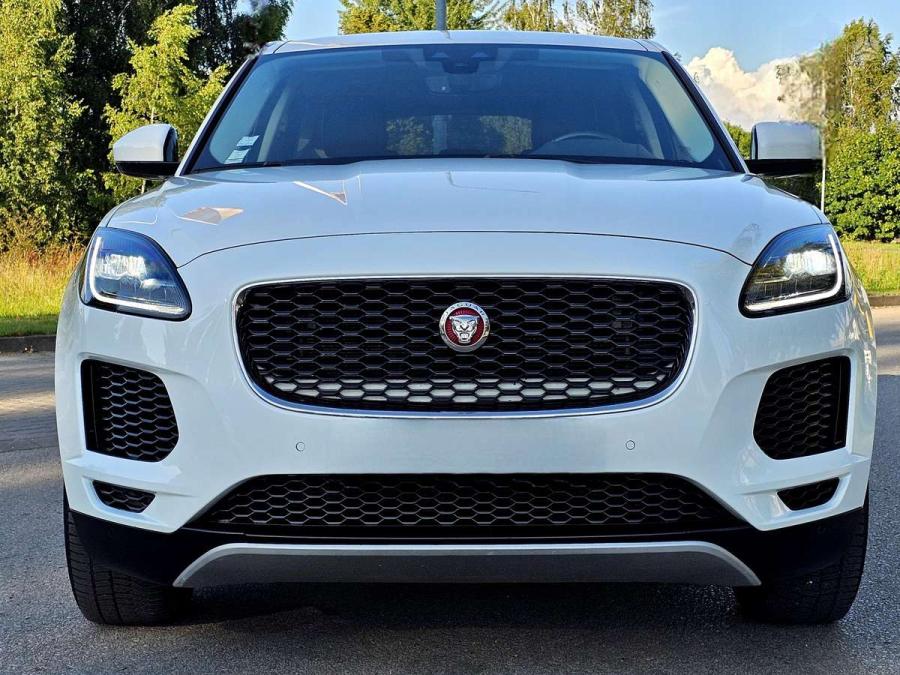 White Jaguar E-Pace 2018 in Taurage, with an engine capacity of 2.00 L and mileage of 202 thousand km for 12500 €, photo 3 on AUTOMOTO.COM.LV