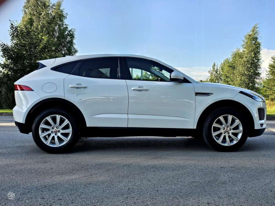 White Jaguar E-Pace 2018 in Taurage, with an engine capacity of 2.00 L and mileage of 202 thousand km for 12500 €, photo 5 on AUTOMOTO.COM.LV