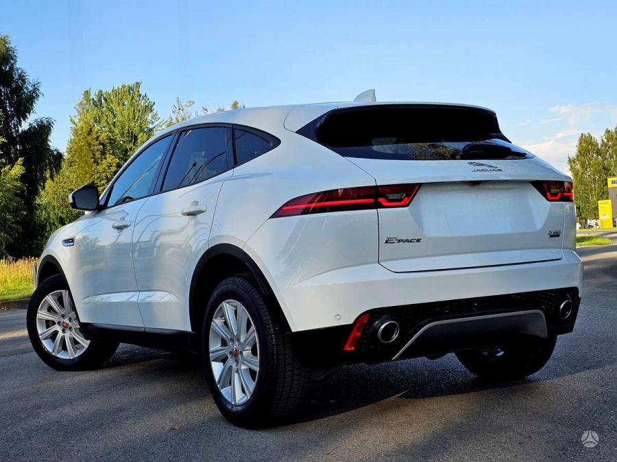 White Jaguar E-Pace 2018 in Taurage, with an engine capacity of 2.00 L and mileage of 202 thousand km for 12500 €, photo 8 on AUTOMOTO.COM.LV