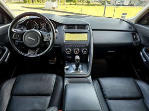 White Jaguar E-Pace 2018 in Taurage, with an engine capacity of 2.00 L and mileage of 202 thousand km for 12500 €, photo 12 on AUTOMOTO.COM.LV