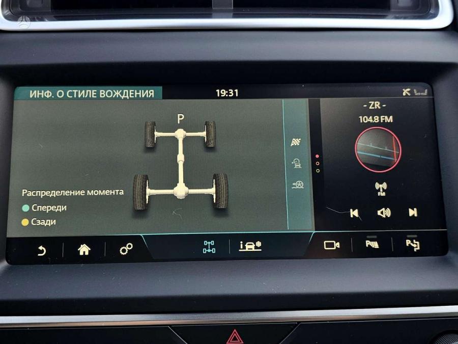 White Jaguar E-Pace 2018 in Taurage, with an engine capacity of 2.00 L and mileage of 202 thousand km for 12500 €, photo 26 on AUTOMOTO.COM.LV