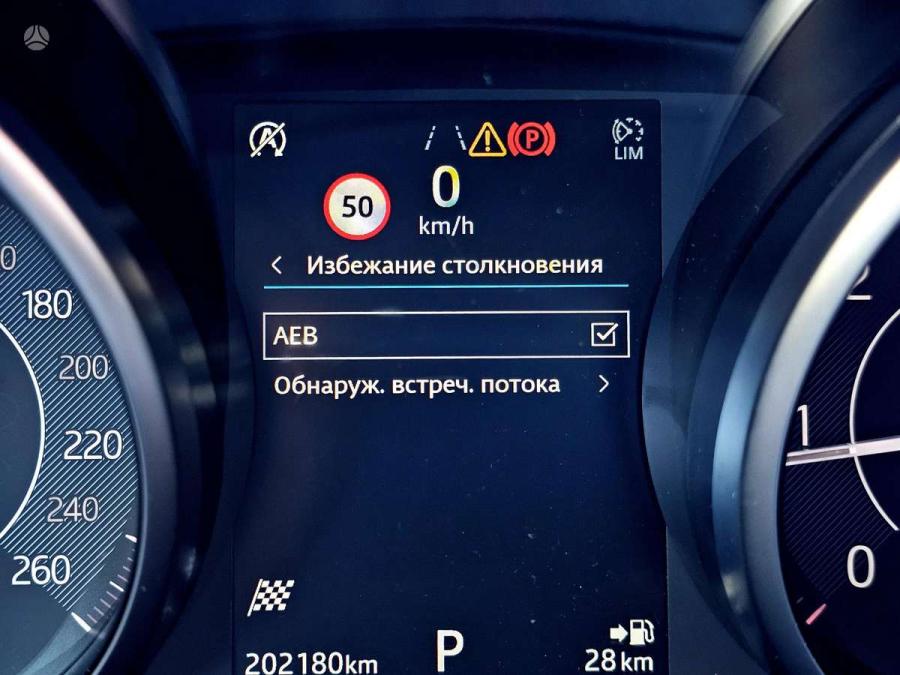 White Jaguar E-Pace 2018 in Taurage, with an engine capacity of 2.00 L and mileage of 202 thousand km for 12500 €, photo 30 on AUTOMOTO.COM.LV