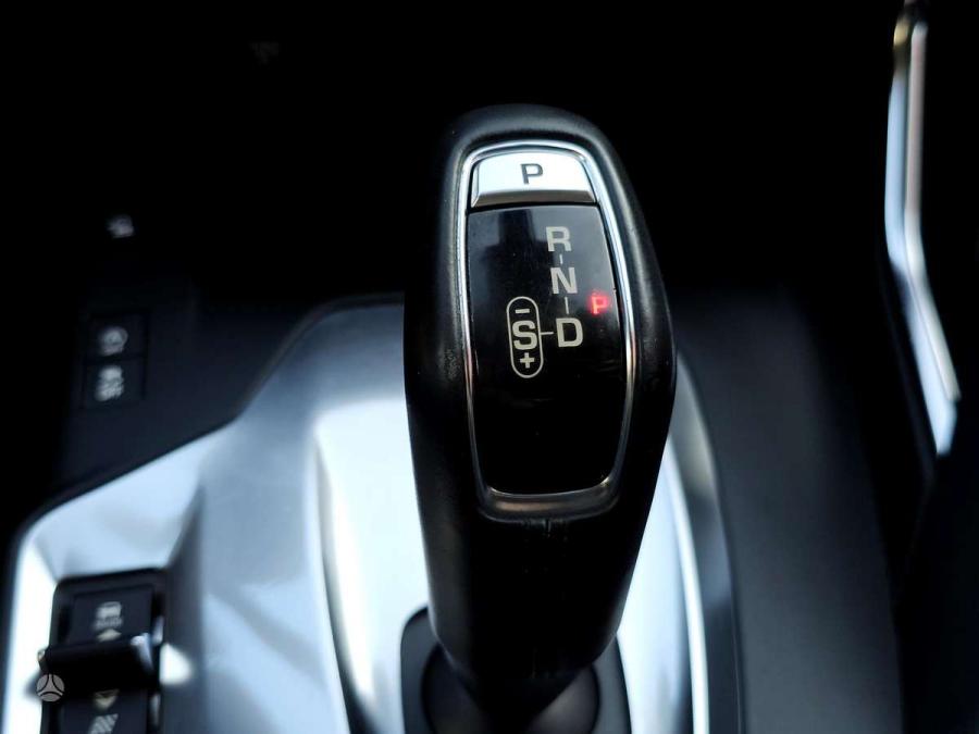 White Jaguar E-Pace 2018 in Taurage, with an engine capacity of 2.00 L and mileage of 202 thousand km for 12500 €, photo 37 on AUTOMOTO.COM.LV