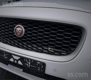 White Jaguar E-Pace 2019 in Telschi, with an engine capacity of 2.00 L and mileage of 215 thousand km for 13699 €, photo 24 on AUTOMOTO.COM.LV